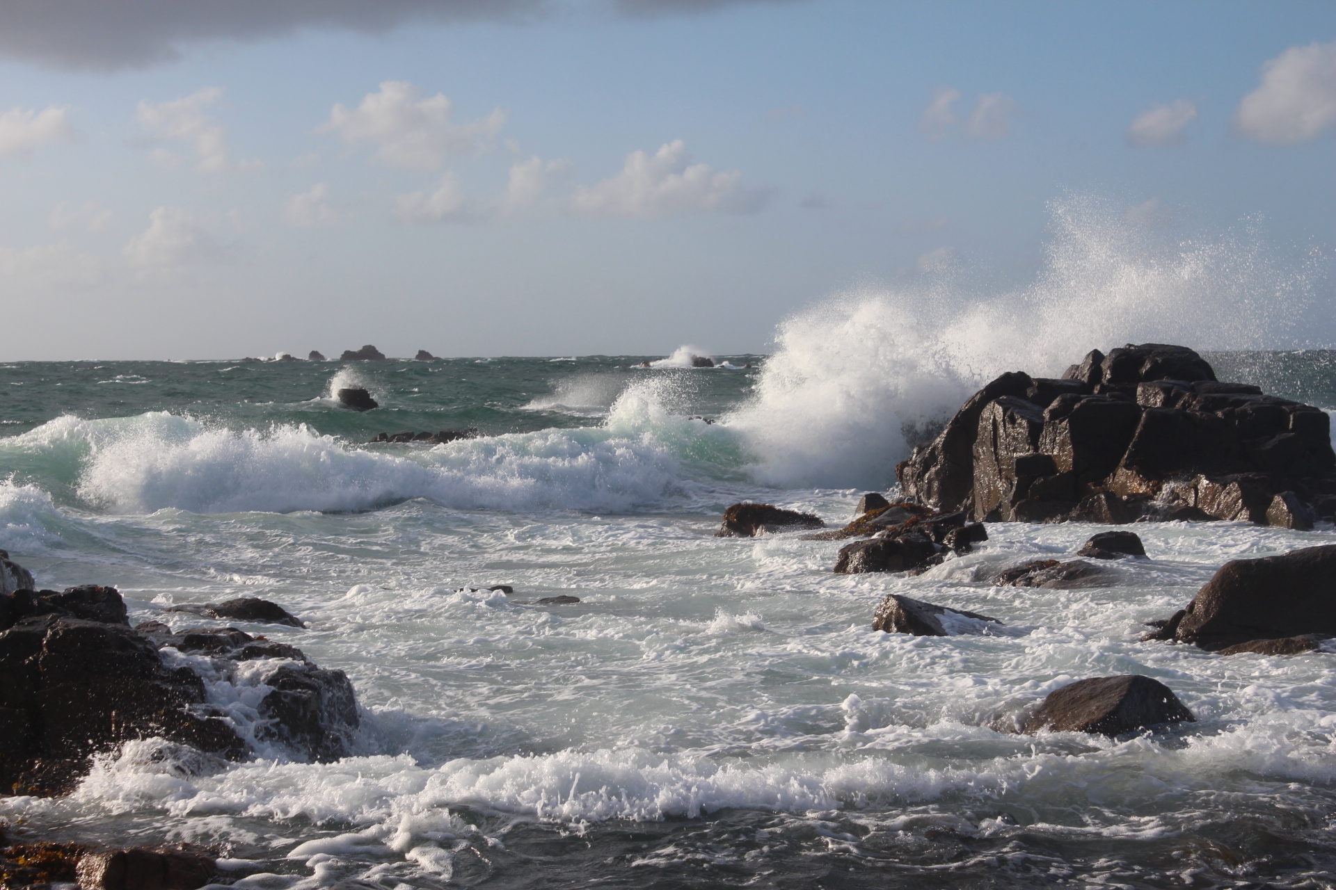 How to Paint a Dramatic Seascape in 5 Easy Steps